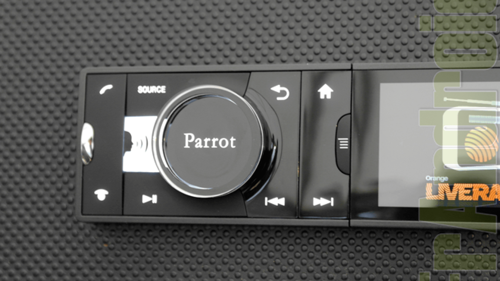 Présentation de l'autoradio Parrot Asteroid (Vidéo) — Frandroid