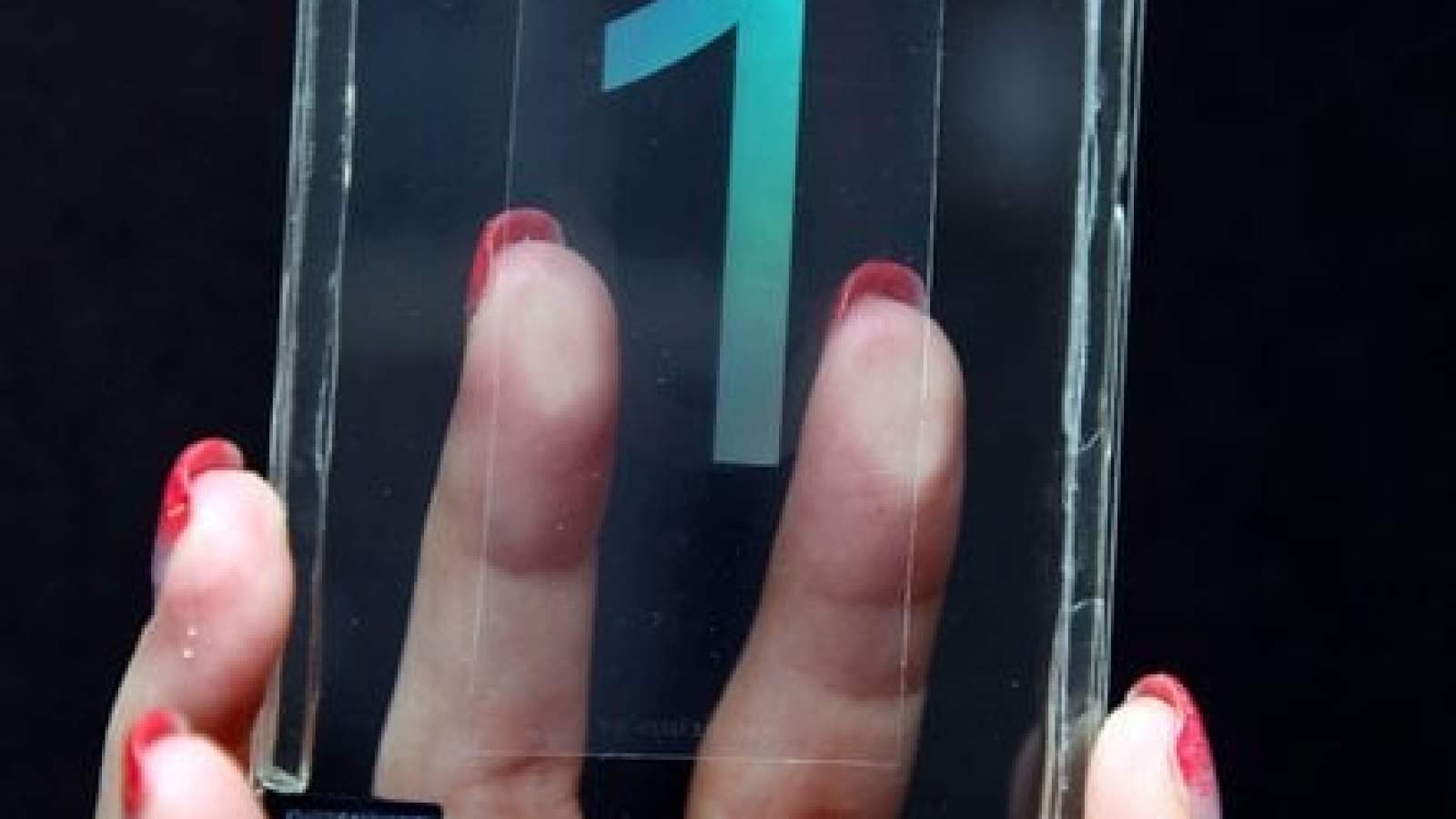 Polytron Technologies dévoile le premier smartphone transparent - FrAndroid