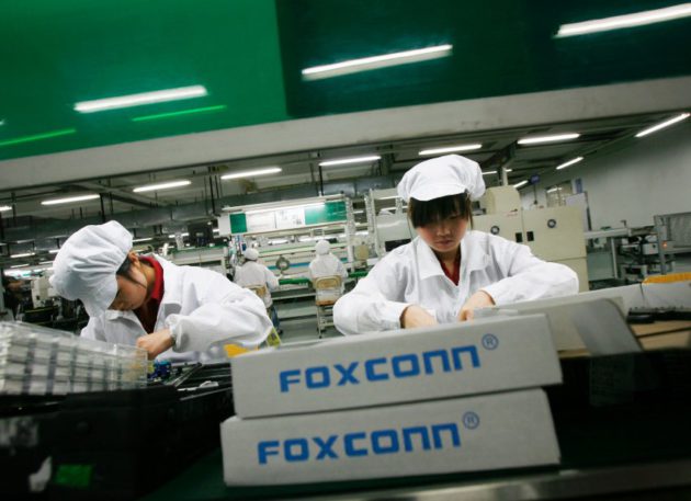 Foxconn remplace 60 000 humains par des robots