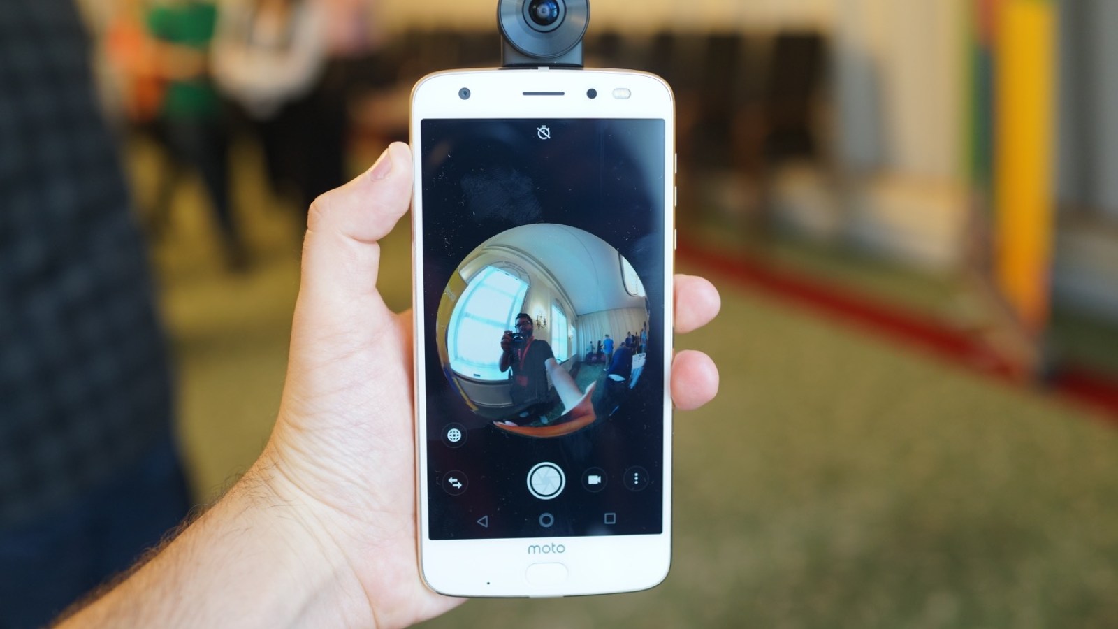 Motorola Moto Mod 360 : une caméra sphérique qui filme à 360 degrés ...
