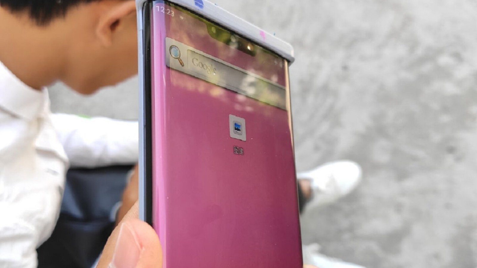 Huawei Mate 30 Pro : une nouvelle photo montre son écran très incurvé