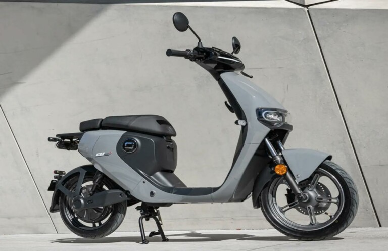Super Soco CU Mini : ce scooter électrique de la ville est à moitié prix