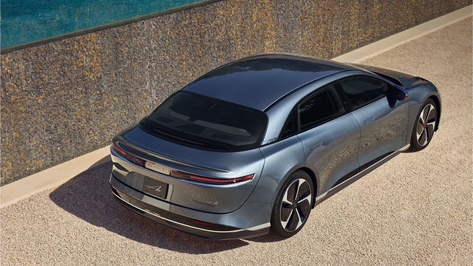 La Lucid Air fait son entrée en Europe et impressionne par son ...