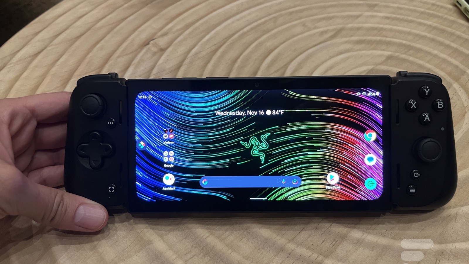 Prise en main de la Razer Edge 5G : à qui s'adresse la console de jeu ...
