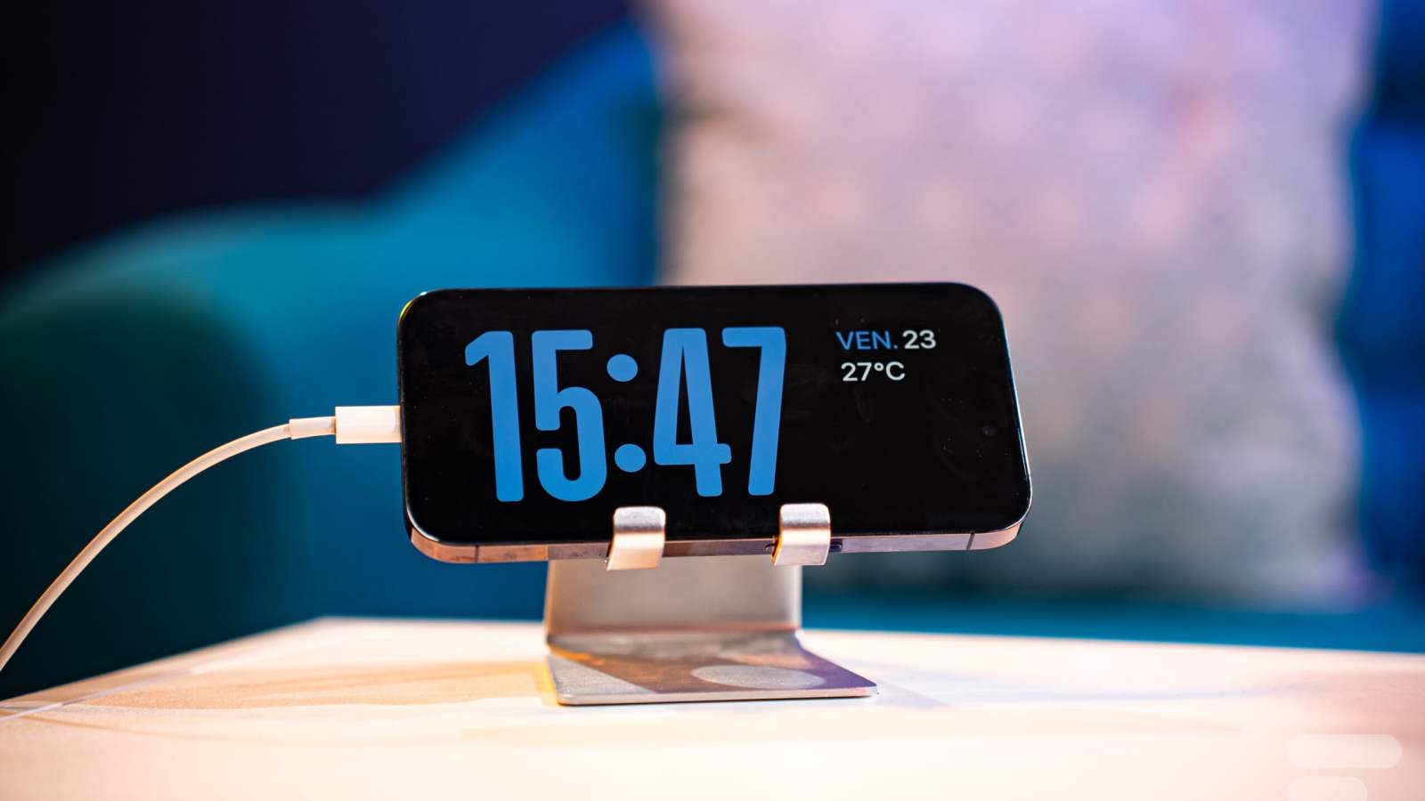 iOS 17 : comment utiliser la nouvelle fonction StandBy (En veille) sur ...