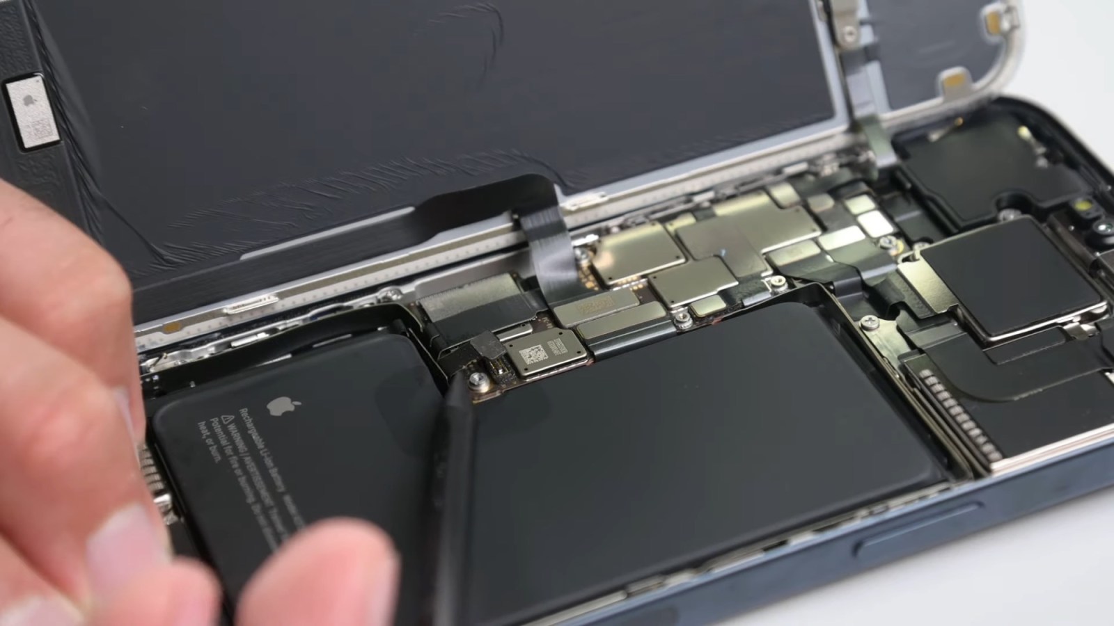 Ce que le démontage de l'iPhone 15 Pro par iFixit nous apprend : de ...