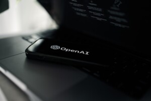 Après ChatGPT, OpenAI présente un autre outil bluffant : une IA capable de générer des modèles 3D