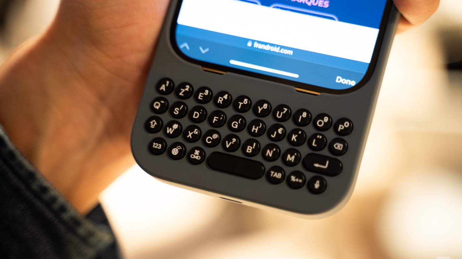 Ce clavier pour iPhone propose enfin de l’AZERTY — Frandroid