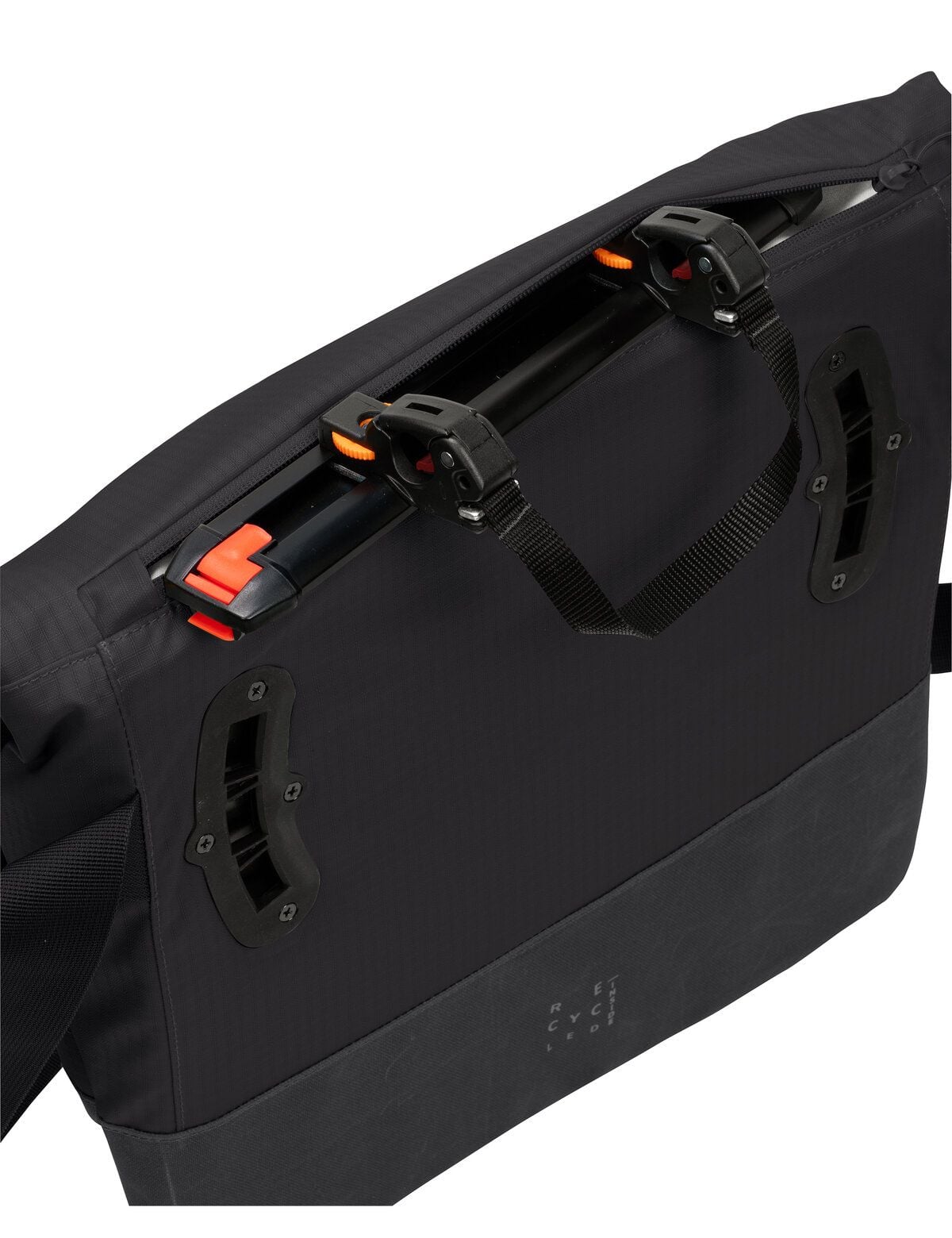 Cette astucieuse sacoche vélo 2-en-1 mise sur les matières recyclées