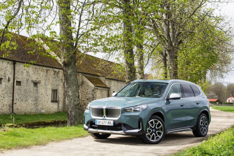 BMW iX1 eDrive20 — réserver un essai, fiche technique et actualités ...