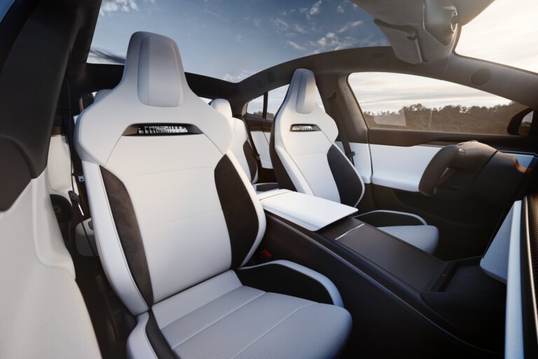Voici comment fonctionnent les nouveaux phares matriciels chez Tesla ...