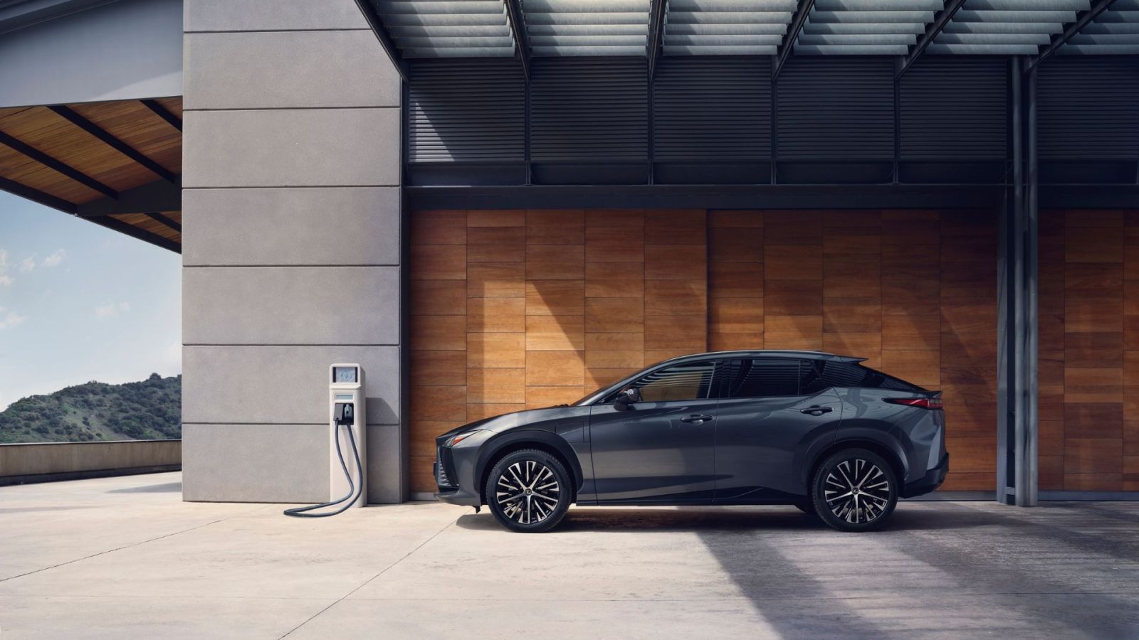 Lexus baisse le prix de sa voiture électrique RZ et augmente son ...