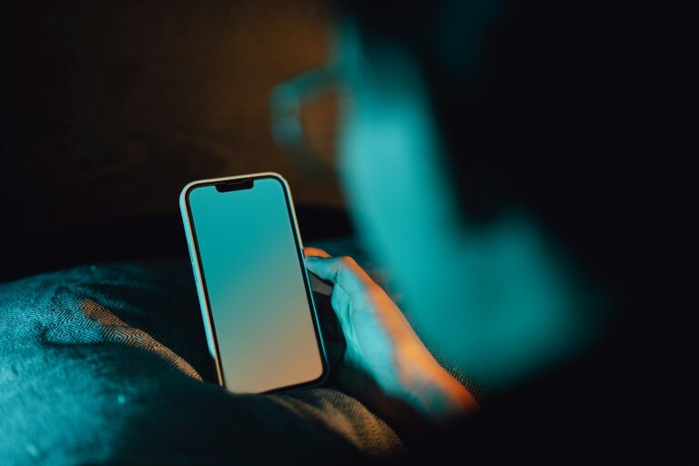 SFR propose son nouveau smartphone "maison", le Altice e54, à 1 euros ...