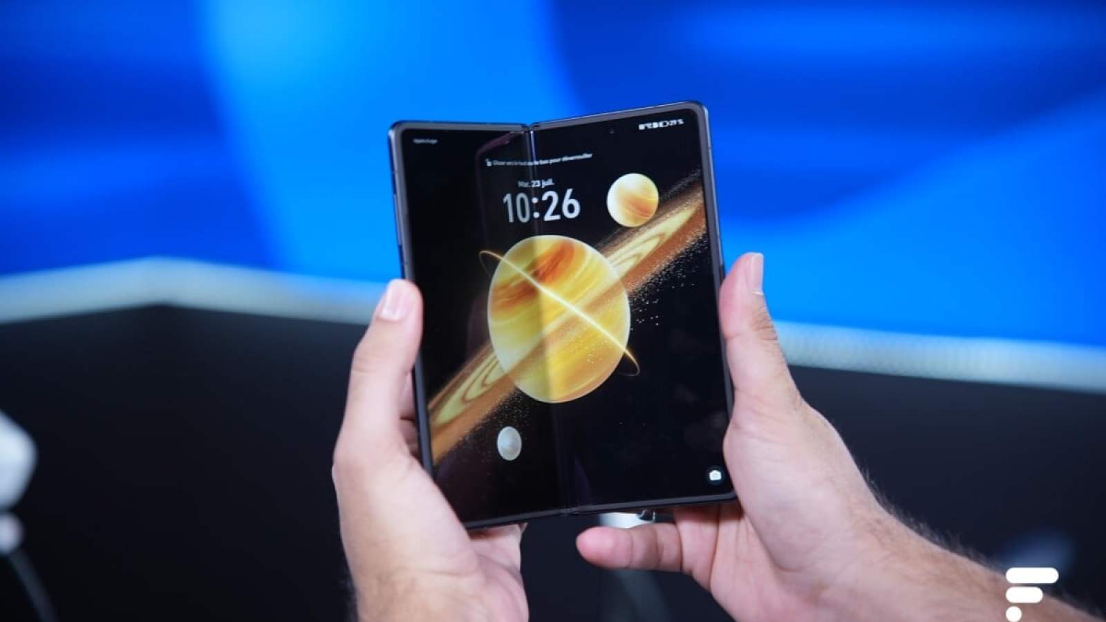 « Il s’agit du smartphone pliable le plus fin du monde » : le HONOR ...