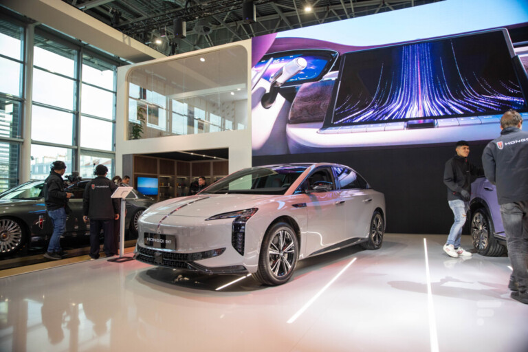 On a roulé avec la nouvelle voiture électrique de BYD, Stellantis ...