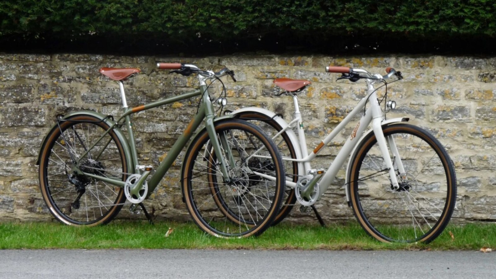 Ces nouveaux vélos électriques néo-rétro sont très british, très beaux ...