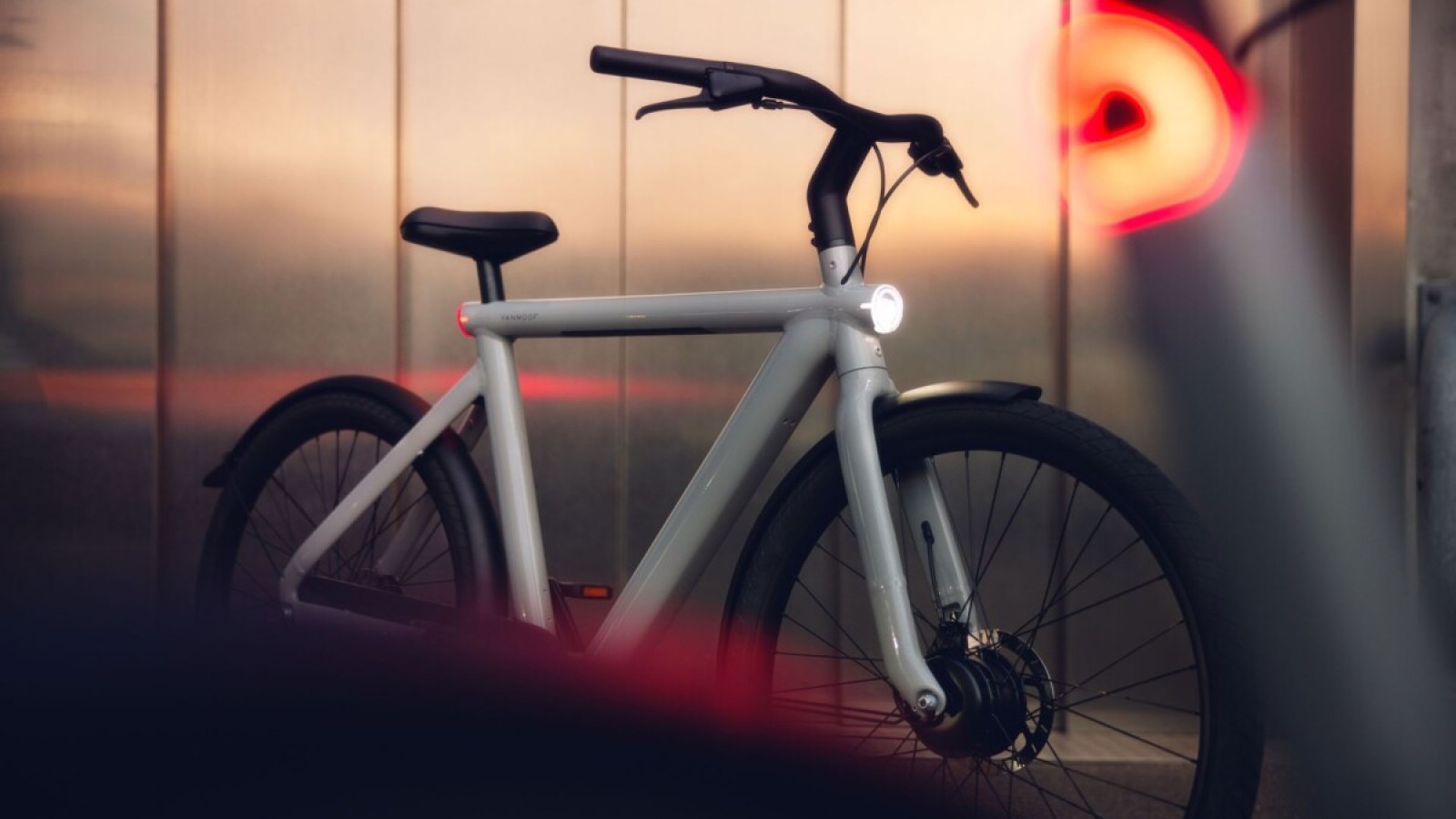 VanMoof lance un abonnement payant Ride Pro, avec une fonction ultra ...