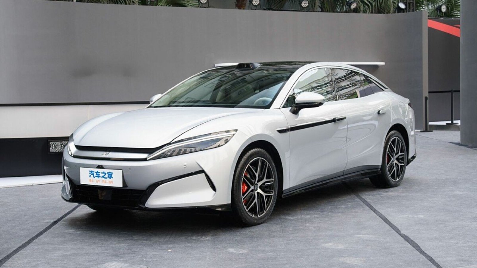 BYD dévoile ses nouveaux moteurs électriques qui font mieux que Tesla ...