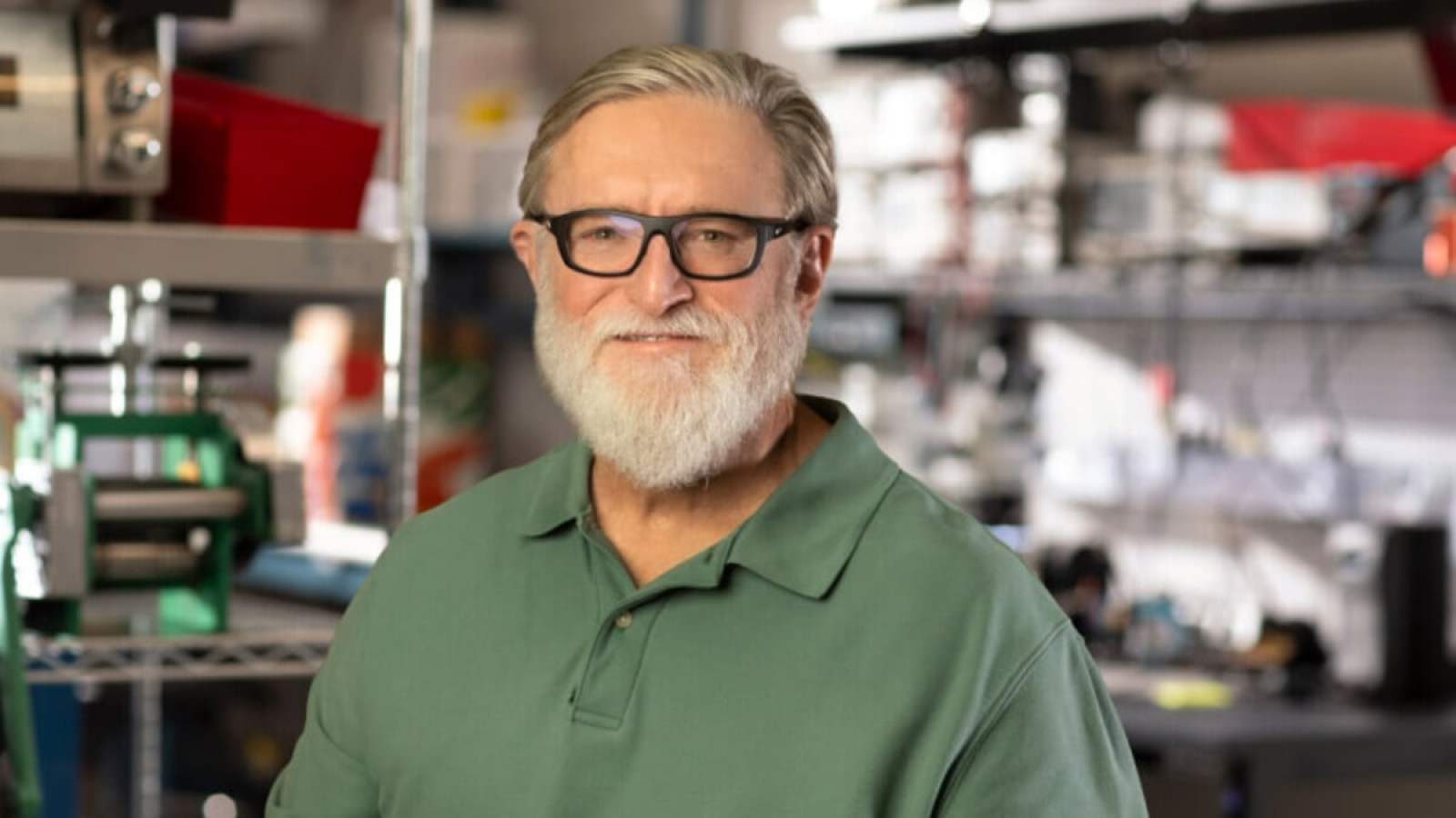 Gabe Newell, le papa de Steam, prépare son concurrent à Neuralink ...