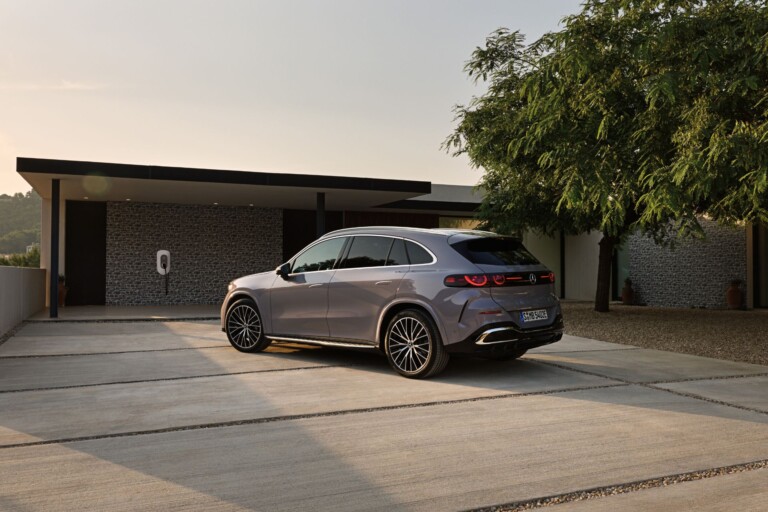 Voici l’intérieur du nouveau Mercedes GLC électrique : un écran ...