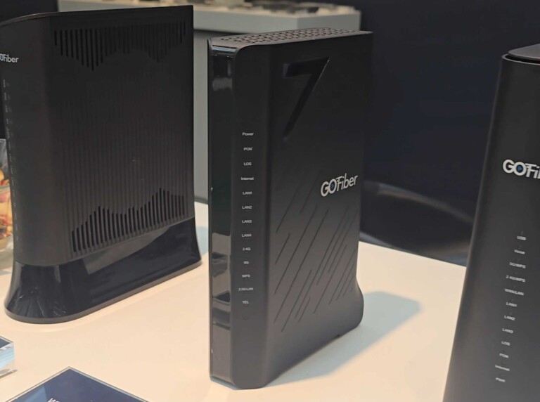 Freebox Ultra vs Livebox 7 v2 (Livebox Max Fibre) : laquelle de ces box internet en Wi-Fi 7 ...