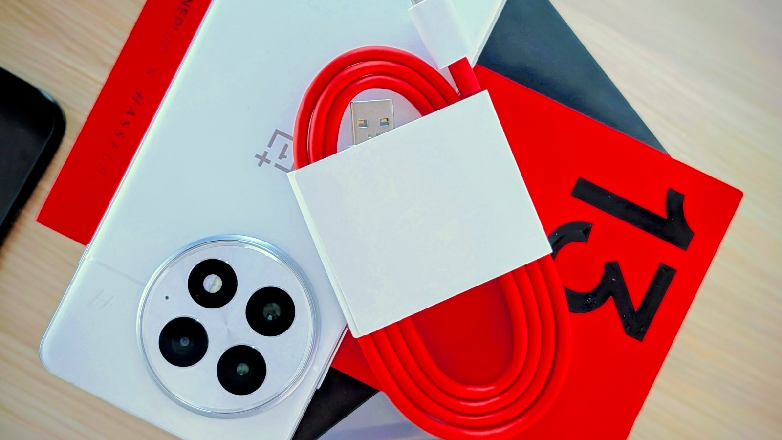 Le câble USB-C disparaît des boîtes de smartphones : la décision de ...