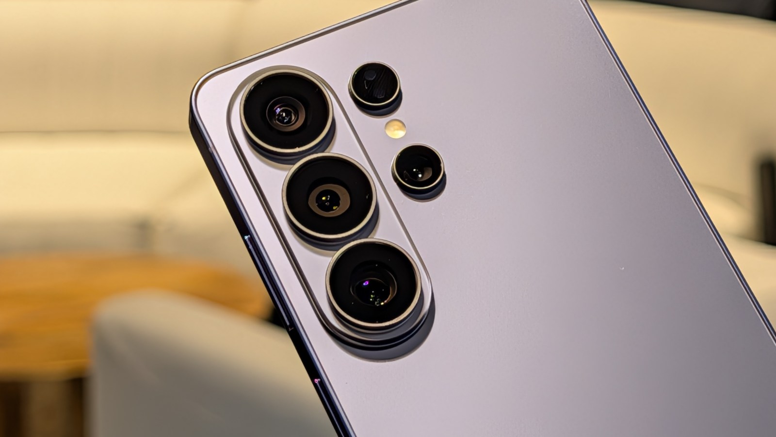 Le téléobjectif du Galaxy S26 Ultra a changé, mais pas forcément en ...