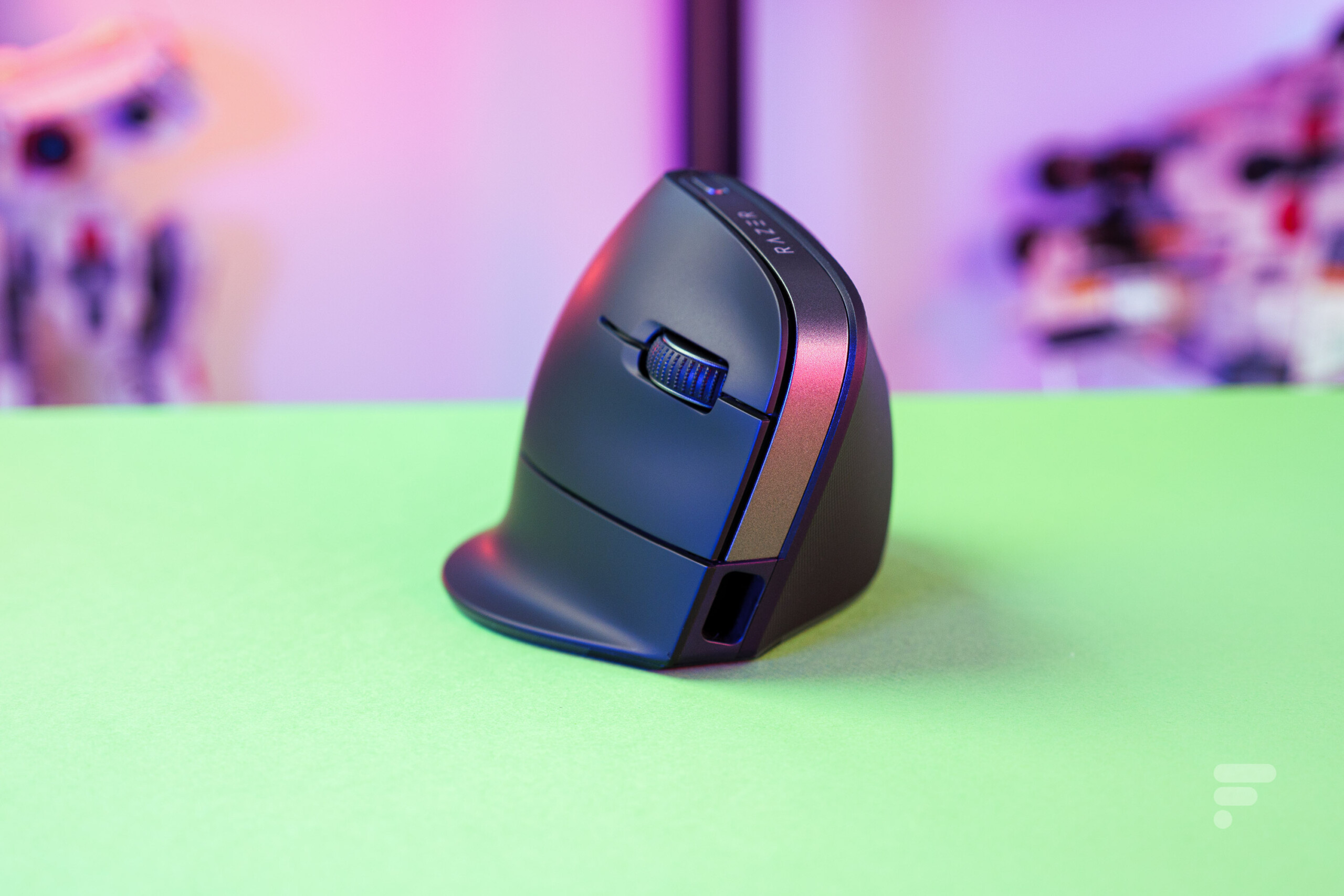 Test Razer Pro Click V2 Vertical Edition : notre avis complet - Souris ...