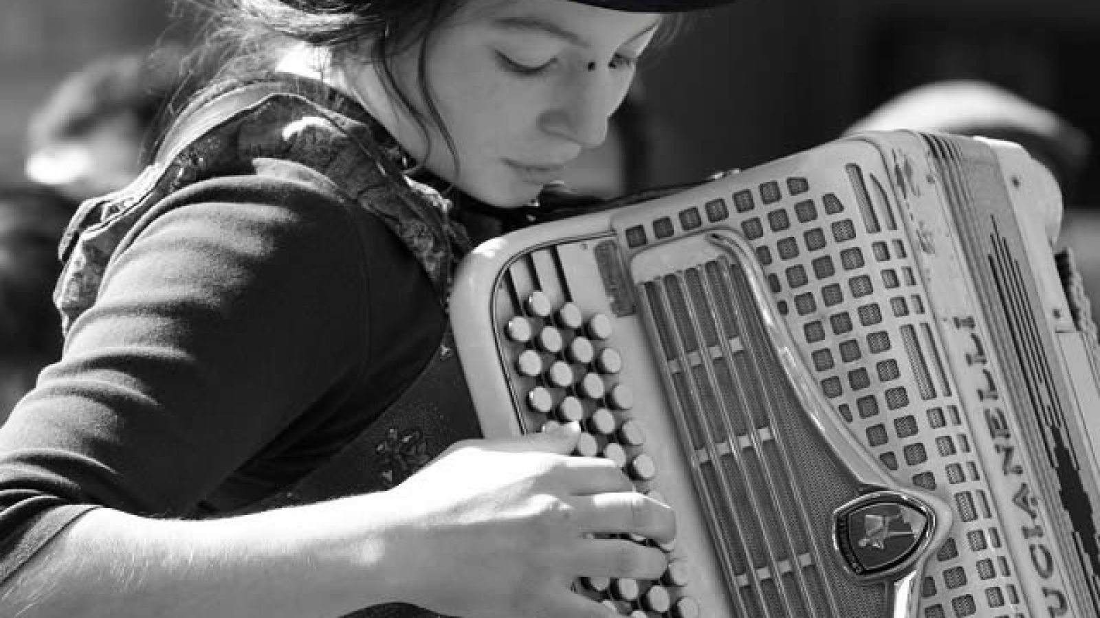 Portrait d'une jeune accordéoniste - Madmoizelle
