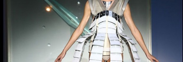 Hussein Chalayan - Un créateur en 5 minutes