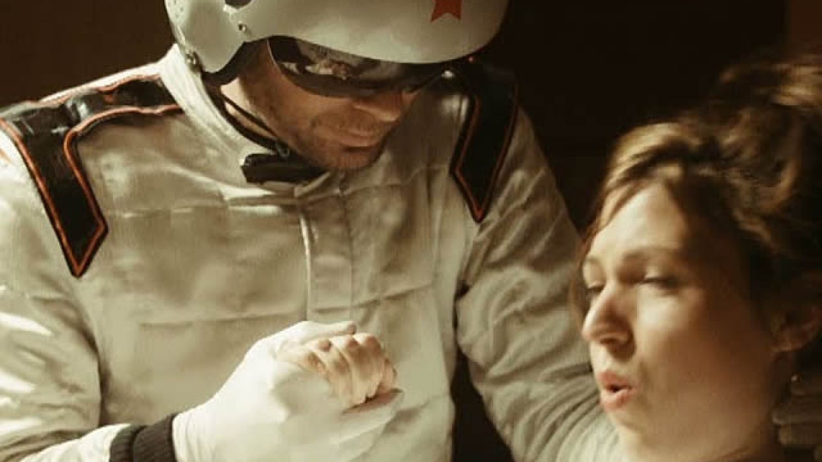 Ghost Surfer (Cascadeur), le clip - Madmoizelle