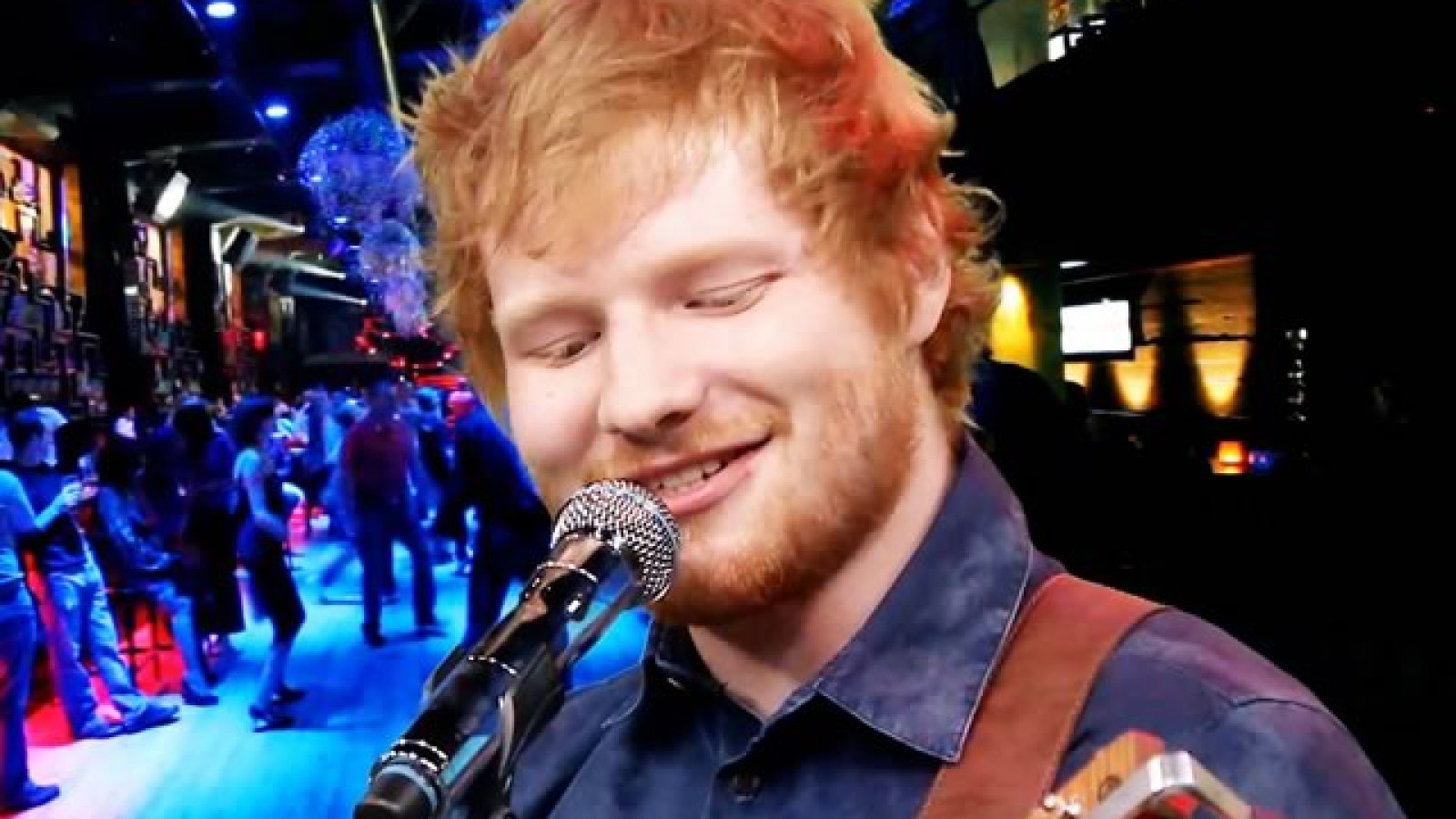 Ed Sheeran se lance dans le heavy metal et le rap chez Jimmy Fallon ...