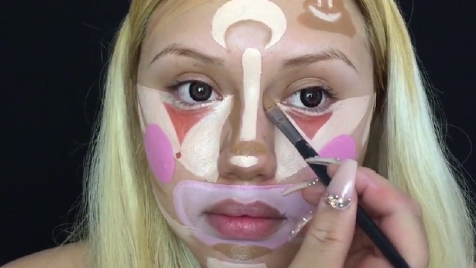 Le Clown Contouring, la nouvelle tendance beauté qui pousse le ...