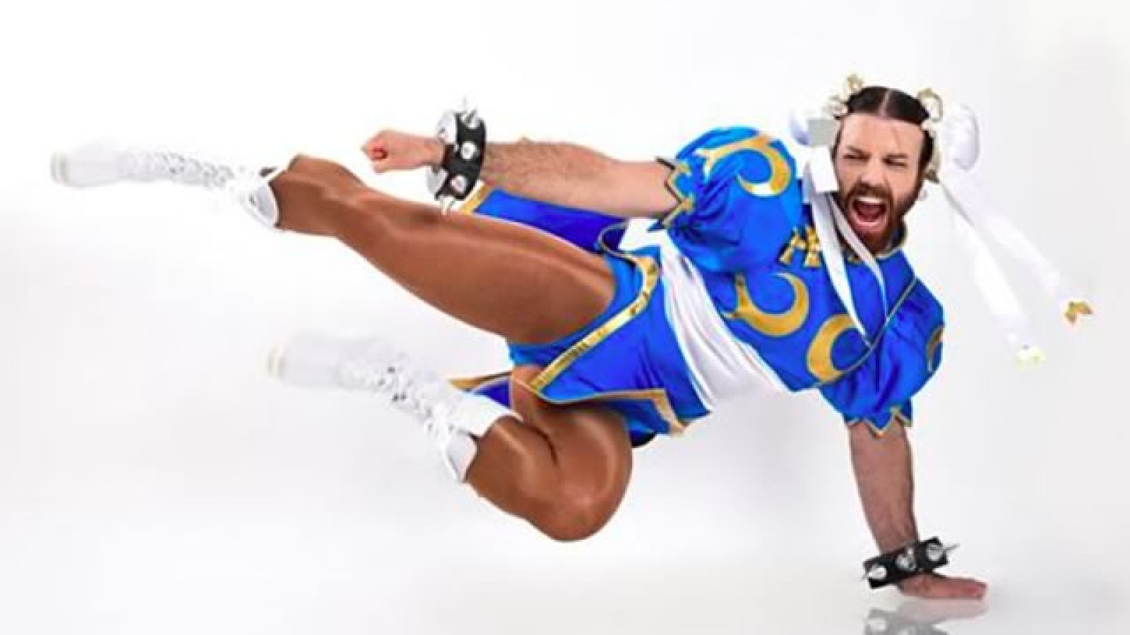 Ladybeard, cosplayeur, chanteur de metal, pin-up et catcheur (une ...