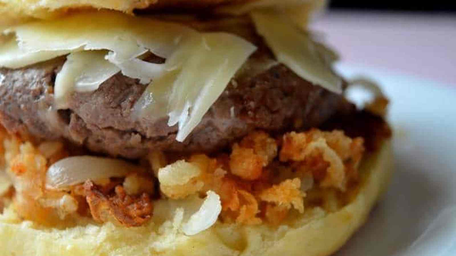 Recette du cheeseburger à base de pain au parmesan #CheeseburgerDay ...