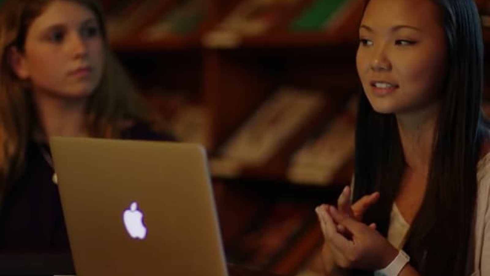 « CodeGirl », un documentaire consacré aux programmeuses, a un premier trailer ! - Madmoizelle