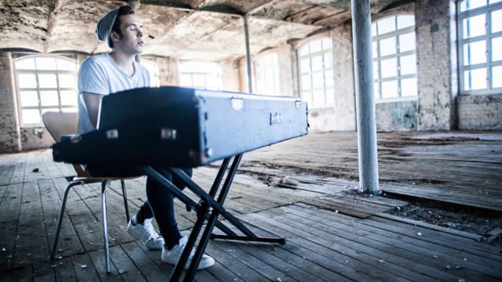Ali Robertson, « Something About Your Love » — Le Beat de la Week #156 ...