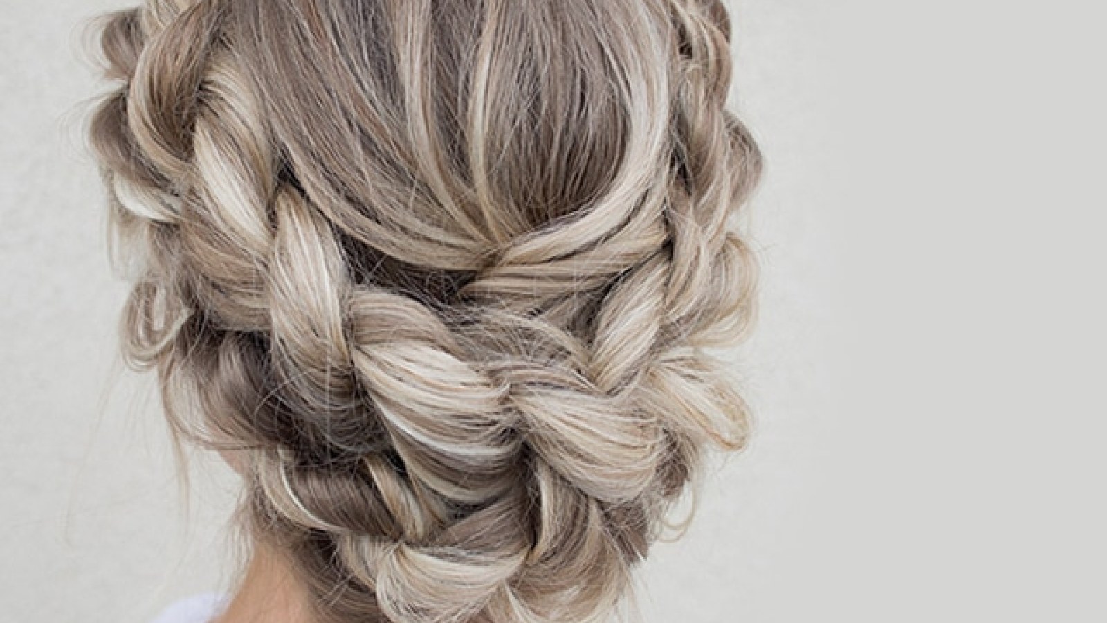 Tendance coiffure : Le sand hair, la tendance balayage de 2019