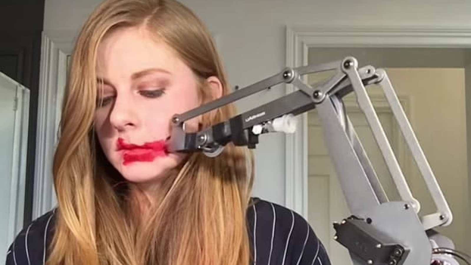 Simone Giertz, spécialiste en fabrication de robots idiots - Madmoizelle