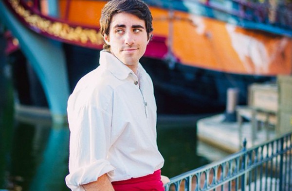 Leo Camacho, cosplayeur sosie du Prince Eric (« La Petite Sirène ...
