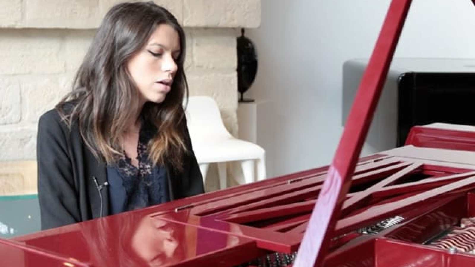 Lisa Milo chante Renaissance en version acoustique