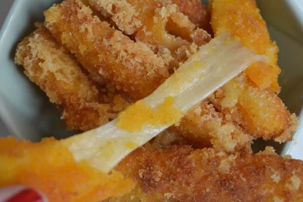 Frites de comté panées aux boules soufflées de fromage — Recette