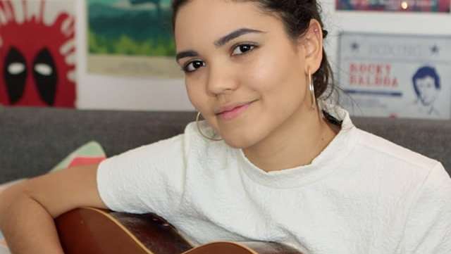 Tess chante Love Gun en version acoustique — madmoiZelle.com Tess chante Love Gun en version acoustique — madmoiZelle.com