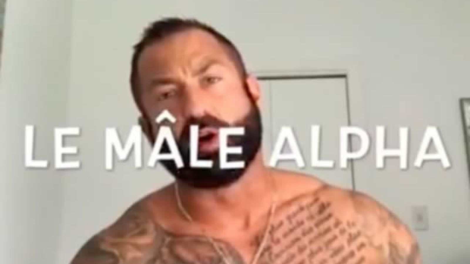Mâle alpha : tuto vidéo pour devenir un homme, un vrai