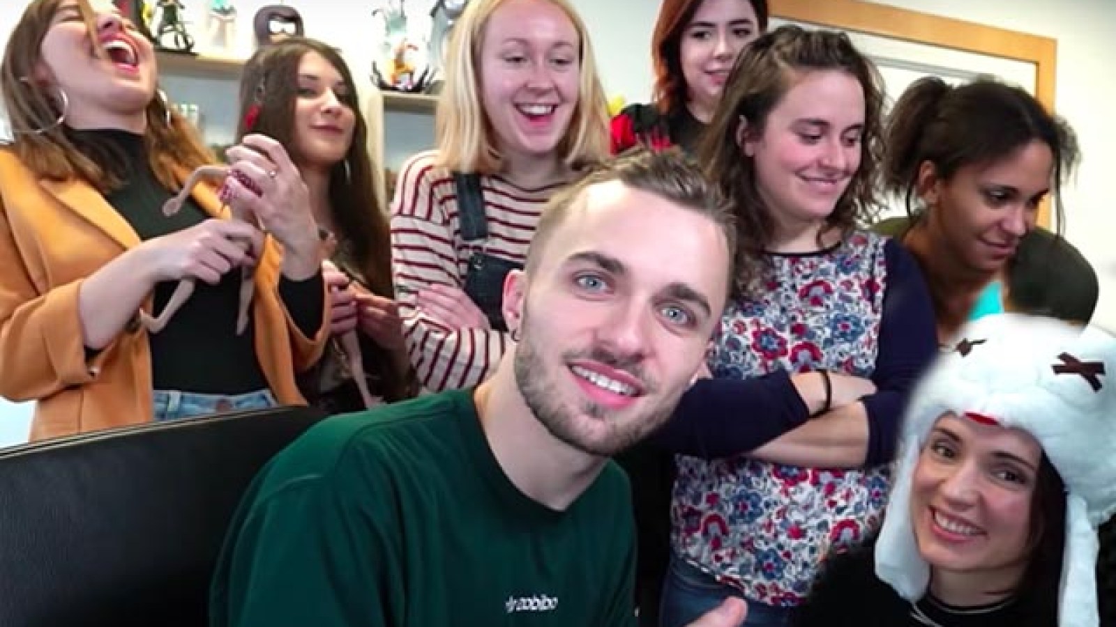 Squeezie : sa vidéo de gaming avec 10 youtubeuses