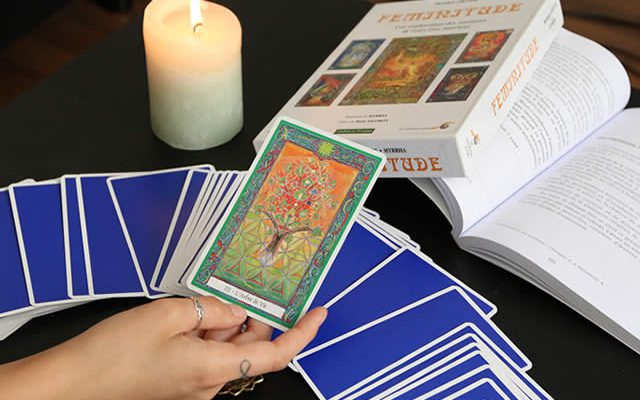 Oracles cartes : comment s'en servir et où en trouver