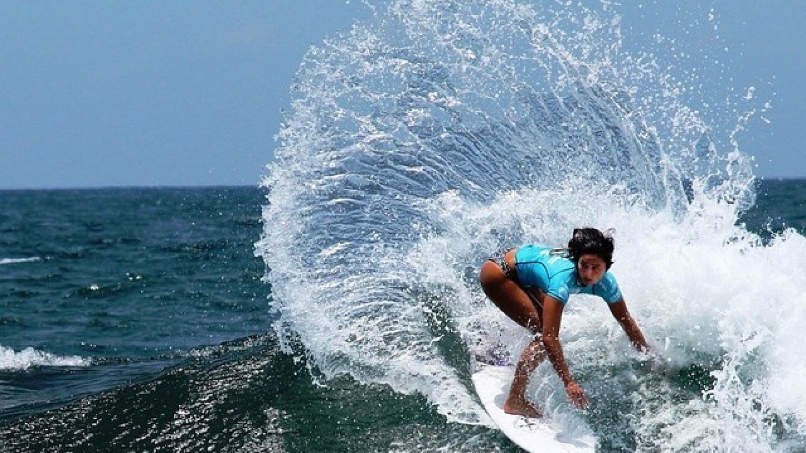 La World Surf League annonce l'égalité des primes pour les suerfeurs et ...