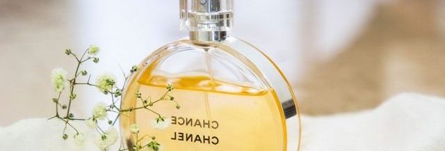 Pyramide olfactive : comment s'organisent les notes d'un parfum