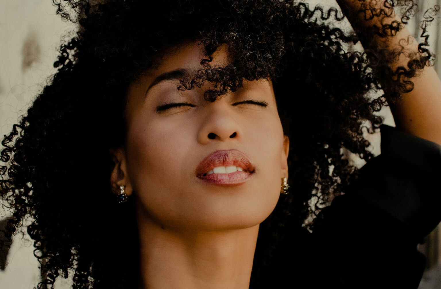 10 coiffures tendance pour les cheveux afro en 2021 - Madmoizelle