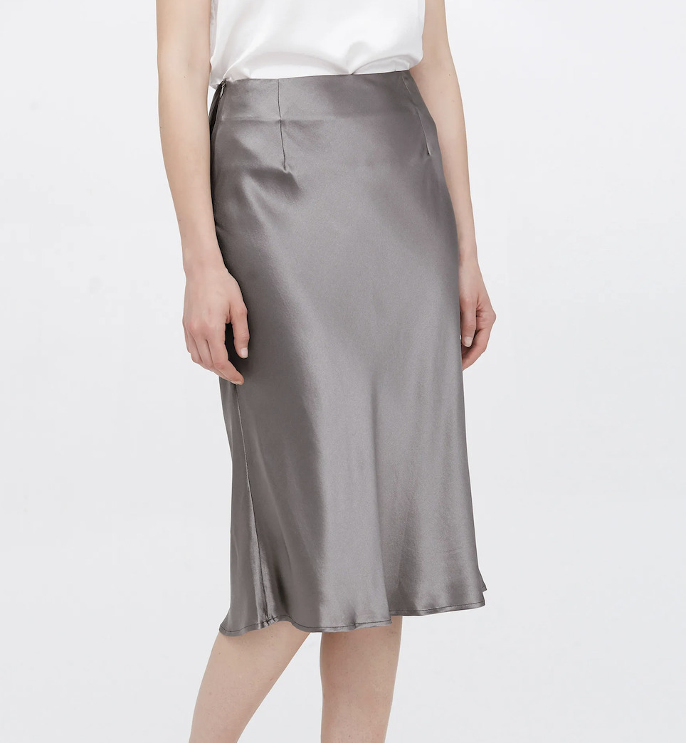 La jupe en satin est de retour cet automne et vous devez probablement ...